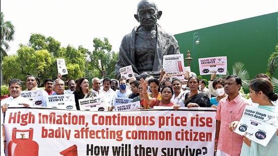 Opposition leaders hold protest against rising prices | India News