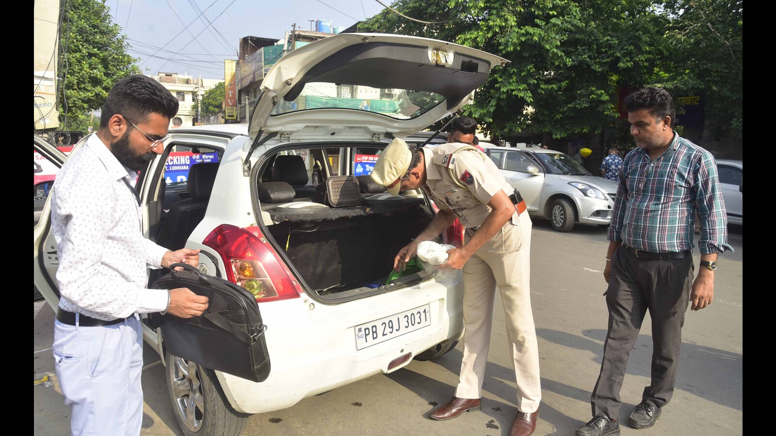 Ludhiana: ADGP Ram Singh holds surprise inspection in city | Hindustan ...