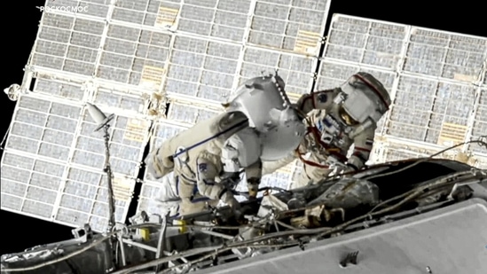 Russia signals space station pullout; NASA says it's not official yet ...
