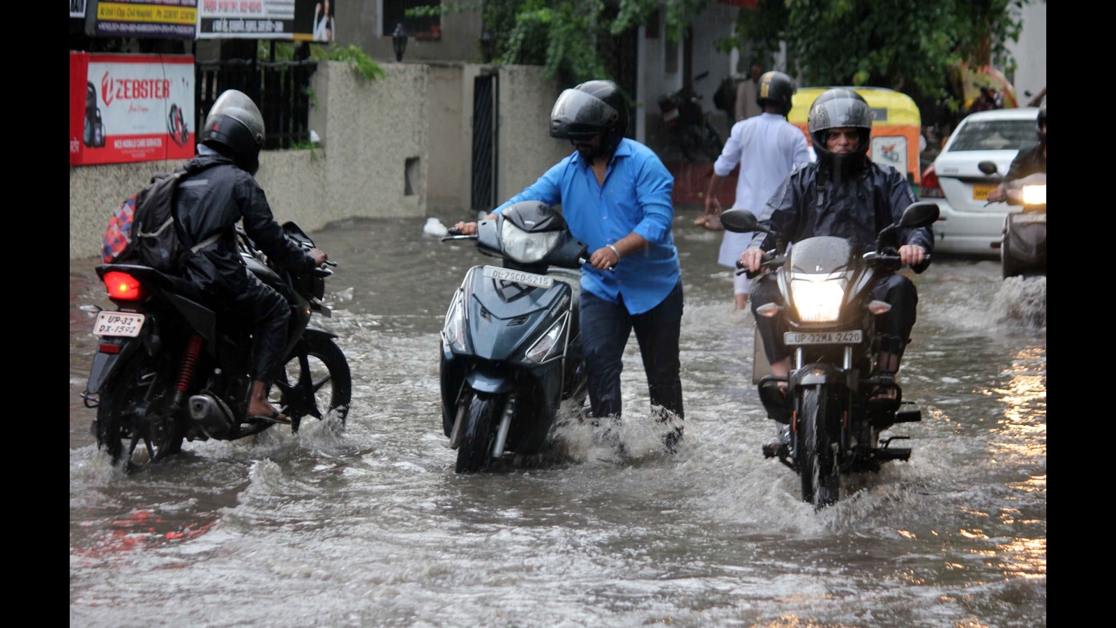 Heavy rains lash Lucknow, expect more rain on Sunday: Met dept ...