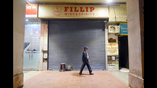 As Delhi chalks out new liquor policy, traders pitch in with ideas ... As Delhi chalks out new liquor policy, traders pitch in with ideas ...