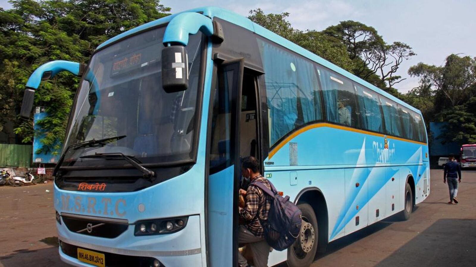 shivneri-buses-to-pune-from-thane-and-borivali-to-be-replaced-with-low