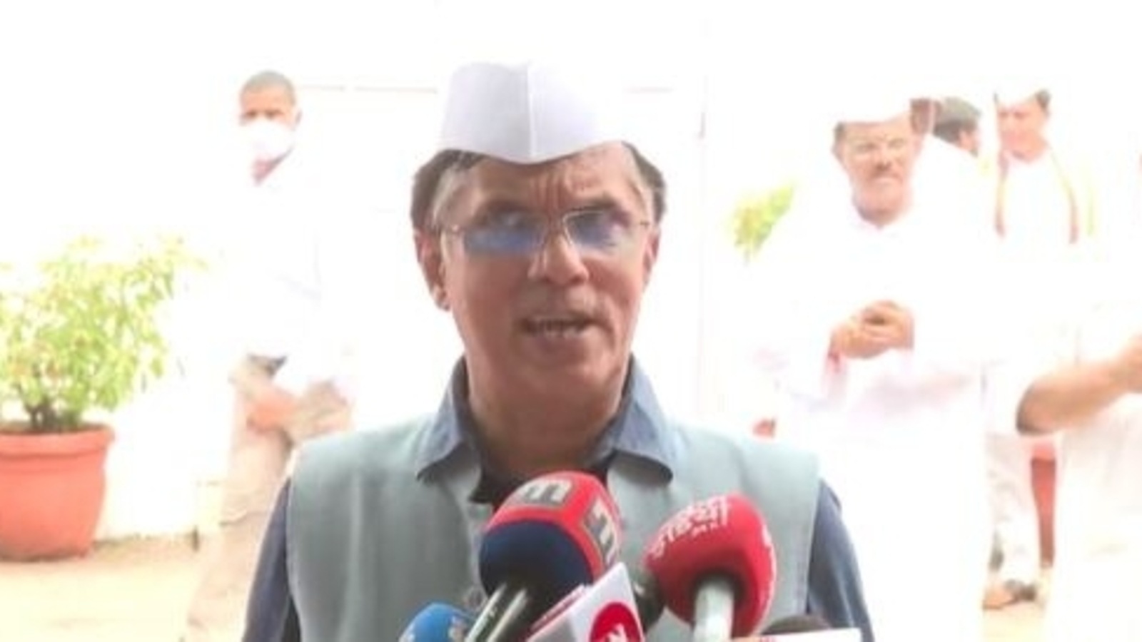 On PM Modi's 'bhai-bhatijawad' comment, Congress says, 'Probably he ...