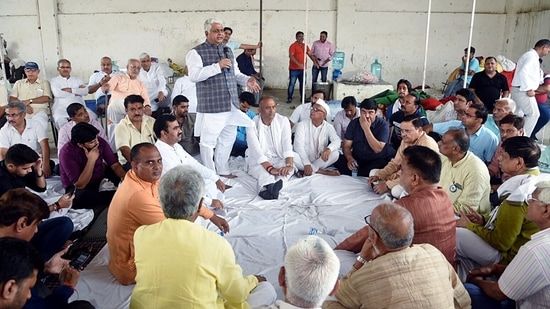 'Entry of BJP leaders banned': Banner at Tyagi community mahapanchayat ...