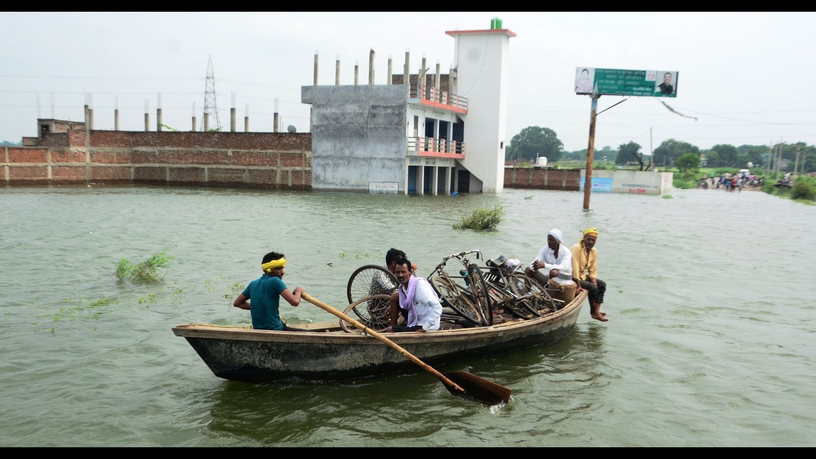 Prayagraj: Ganga, Yamuna level receding, but ‘scared’ residents not ...