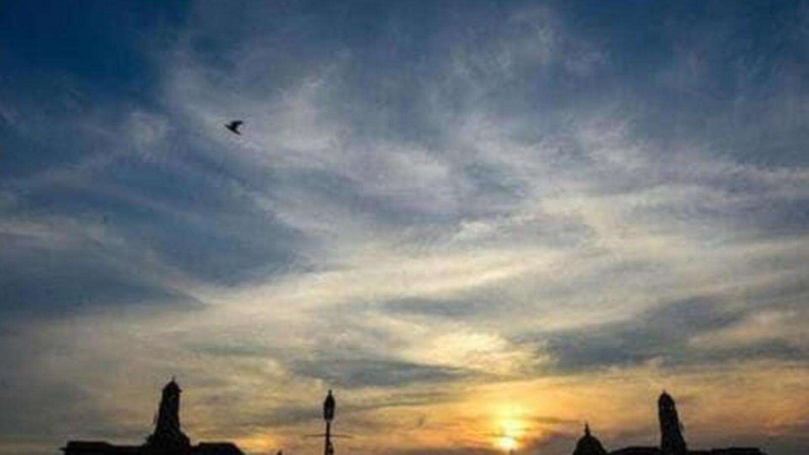 Overcast sky in Delhi, light rain expected: IMD | Latest News Delhi ...