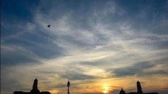 Overcast sky in Delhi, light rain expected: IMD | Latest News Delhi