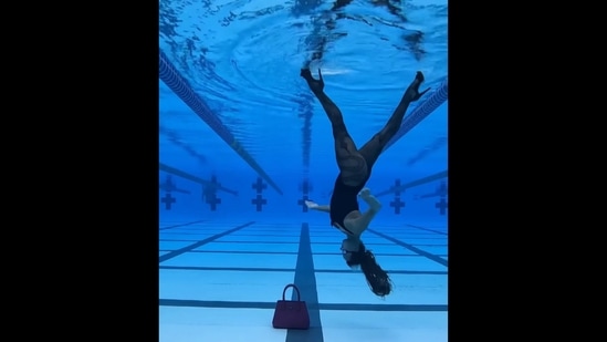 Woman’s underwater upside-down ‘catwalk’ stuns netizens. Watch viral video | Trending