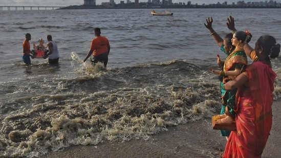Ganpati Visarjan: More than 48,000 idols immersed in Mumbai on 6th day ...