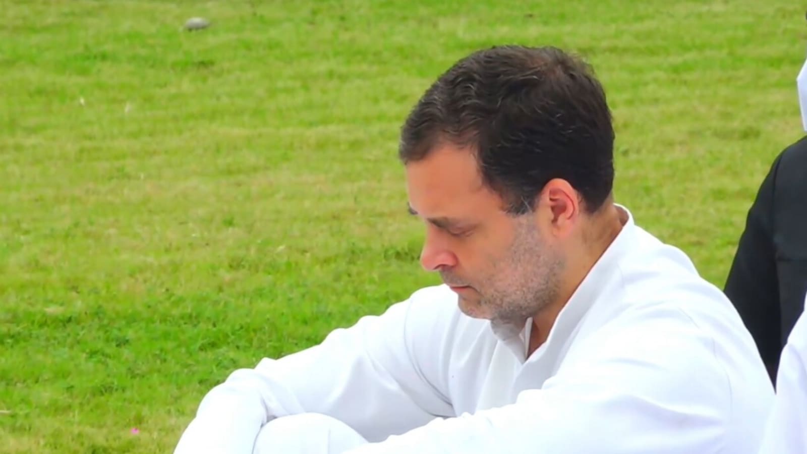 Bharat Jodo Yatra: Rahul visits Rajiv Gandhi Memorial, Congress says ...