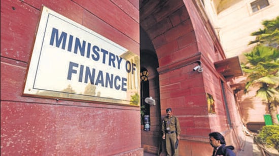 Gross direct tax collections rise by 35% to ₹6.48 lakh crore: Finance ...