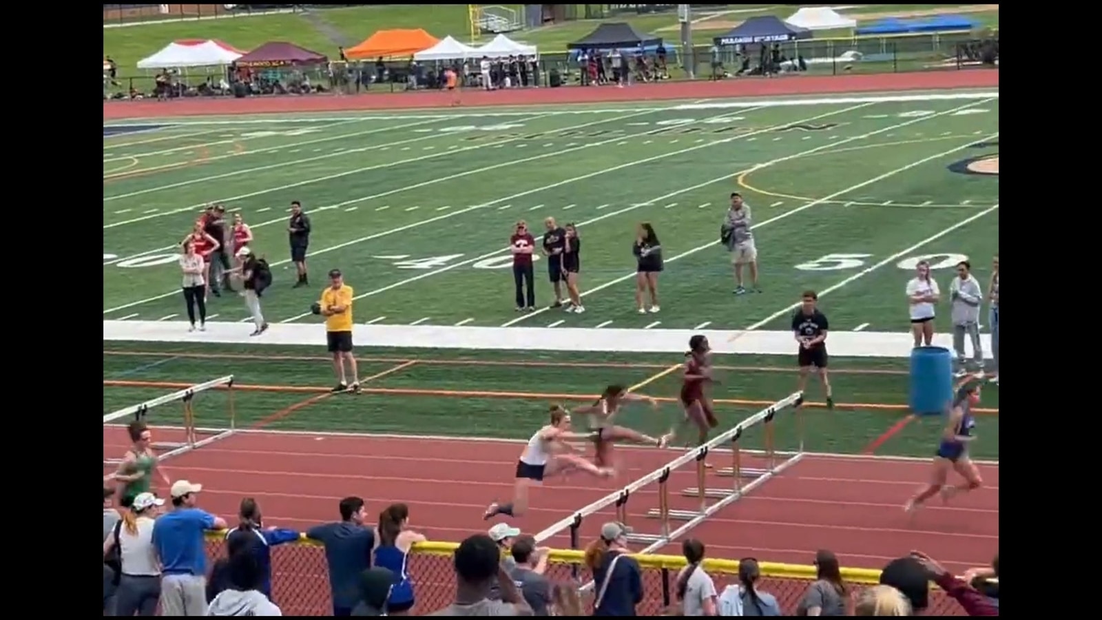 Woman falls at the beginning of the race, gets up and wins it. Video ...