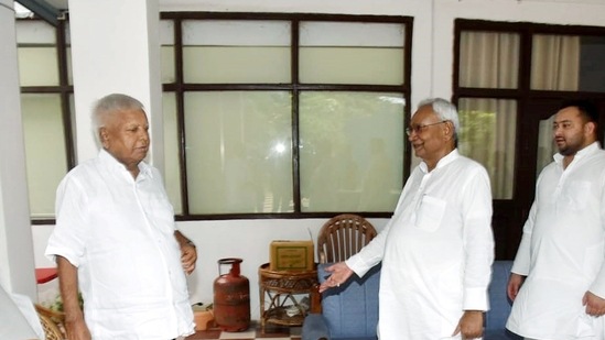 Tejashwi Yadav on Nitish-Lalu-Sonia meeting, critics of '20 lakh jobs ...