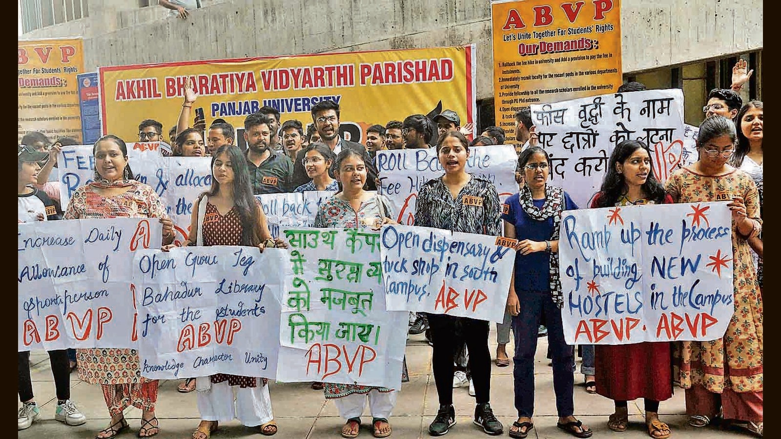 23 ABVP members start hunger strike at Panjab University - Hindustan Times