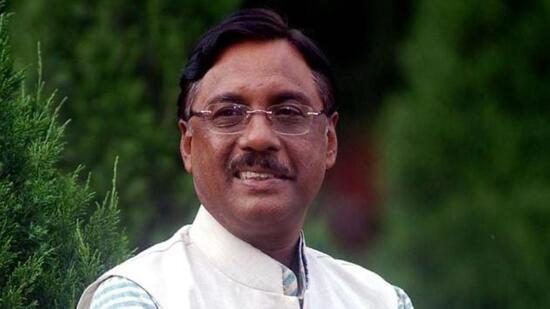 Pavan Varma meets Nitish, dismisses buzz of return to JD(U) | Hindustan ...