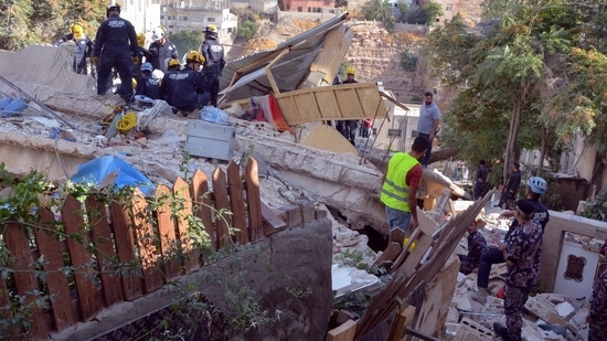 At least 10 people trapped in collapsed building in Jordan | World News