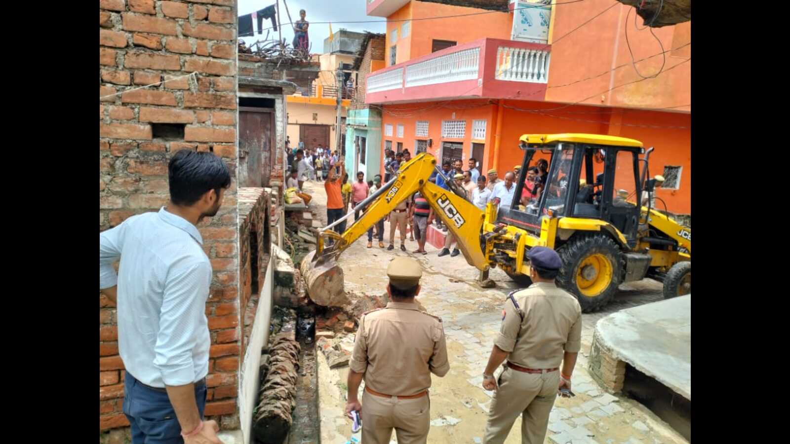 Houses of seven accused jailed for assaulting woman razed in U.P.’s Hamirpur | Hindustan Times