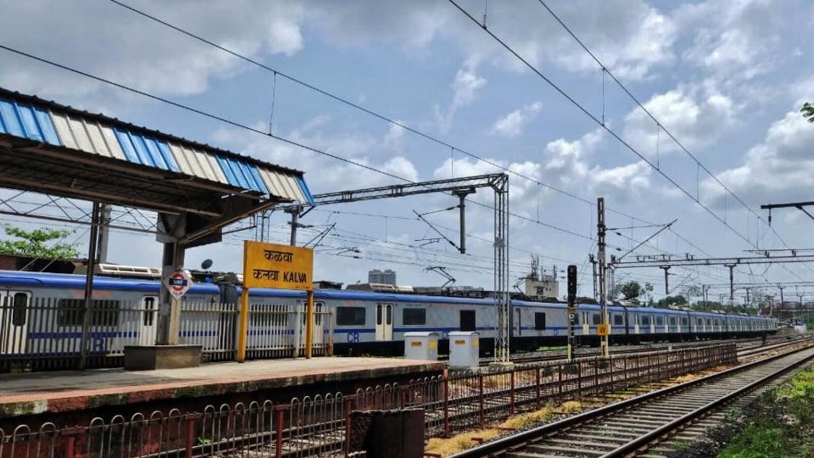 Stray cable on overhead equipment delays 10 locals | Mumbai news