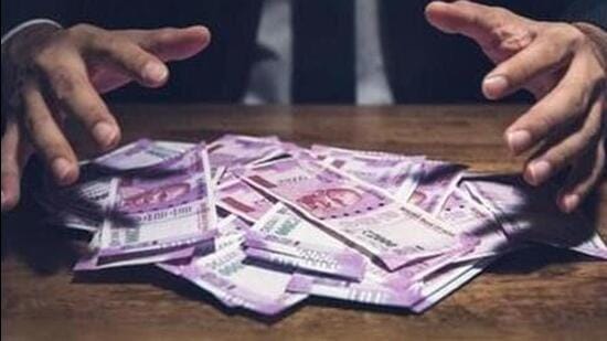 Day light robbery at ICICI Bank branch in Muzaffarpur as armed men loot ...