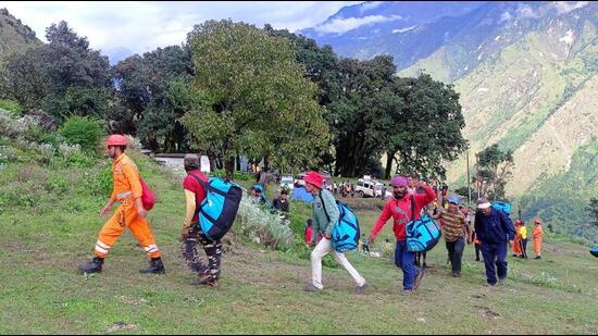 Uttarakhand: SDRF rescues 42 Adi Kailash pilgrims stranded due to bad ...
