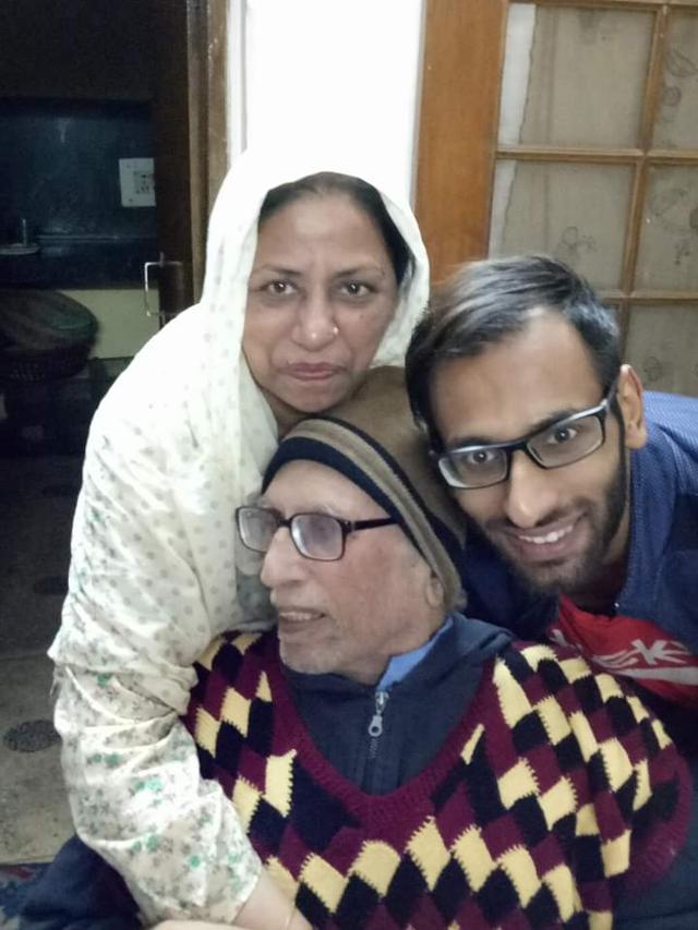 Bashir Badr: Crying without tears | Hindustan Times