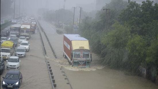 Rain continues for third day; waterlogging worsens in Gurugram | Hindustan Times