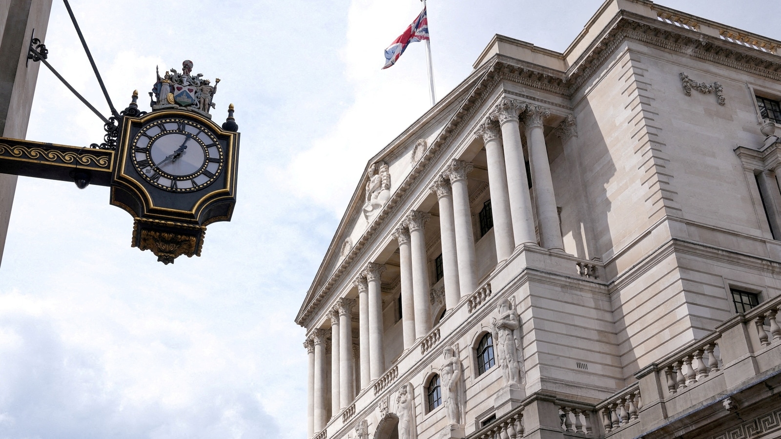Bank of England's 5 risky options to defend falling pound | World News