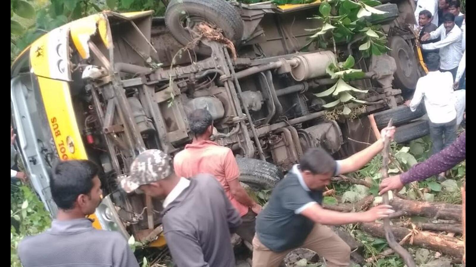23 injured as school bus falls into gorge near Pune | Hindustan Times