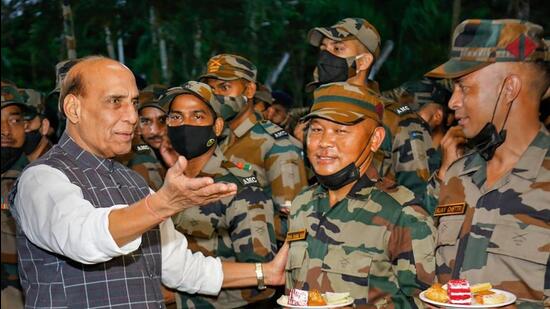 Rajnath Singh reviews defence preparedness in forward areas of ...