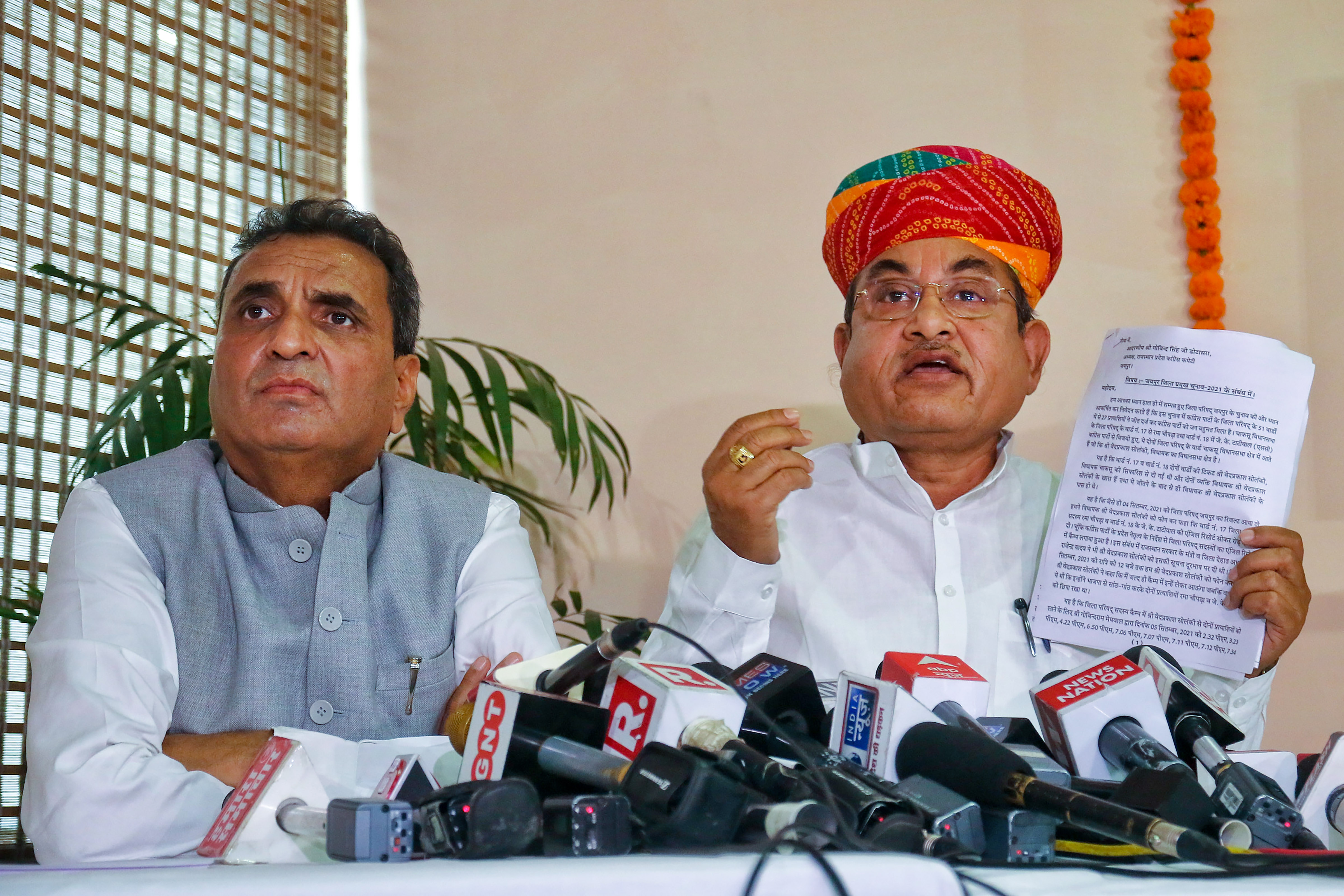 Before his 'sorry' to Sonia Gandhi, Gehlot camp hit out at Pilot, Maken ...