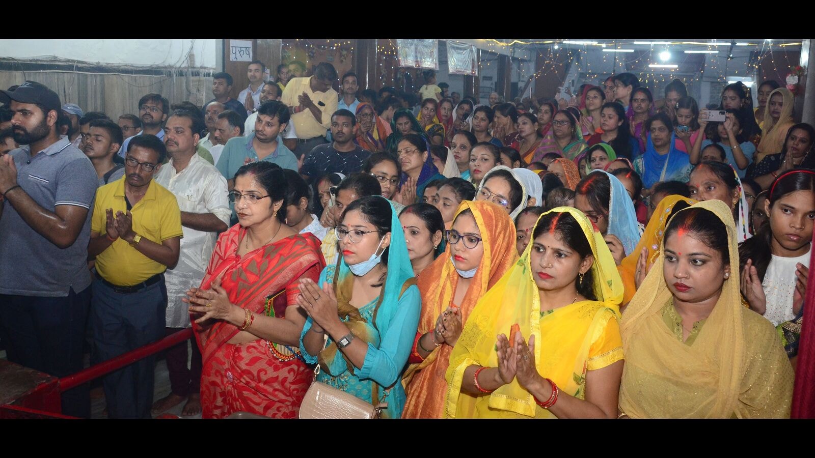 Devotees throng temples on last day of Sharadiya Navratra | Hindustan Times