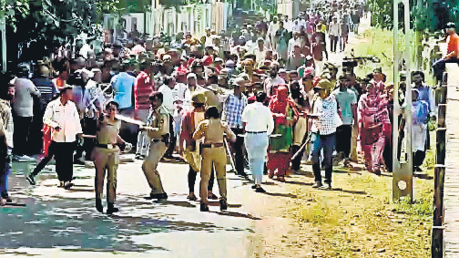 Gujarat demolition drive protests turn violent | Latest News India