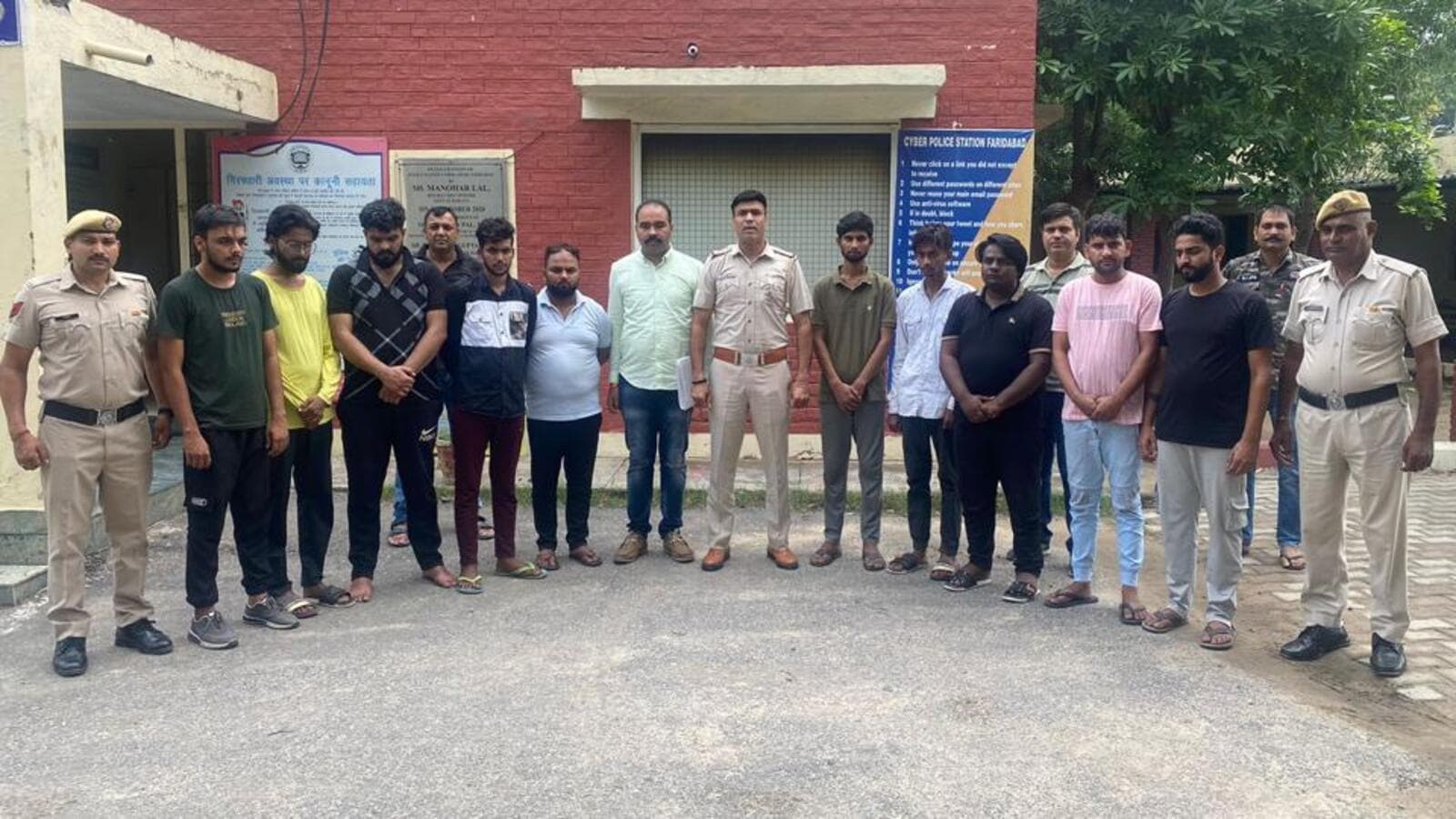 11 held in Faridabad for duping 1398 people across 26 states ...
