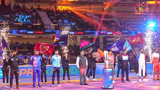 With fans back, PKL feels the love - Hindustan Times