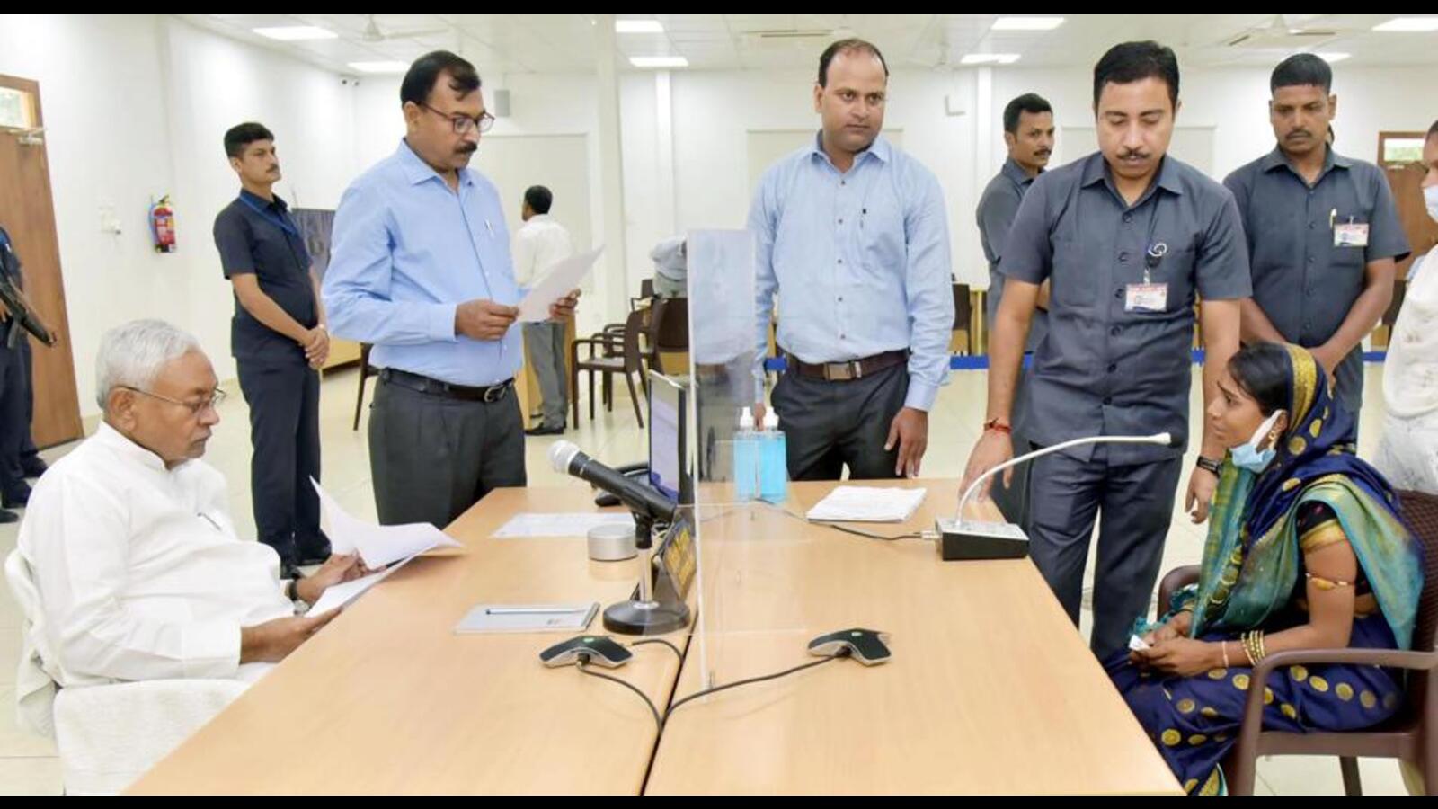 Biometric attendance must for govt docs: CM | Hindustan Times