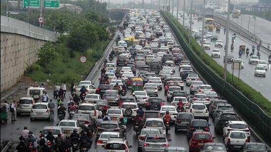 Aftermath of the rain: Potholes, water logging cause traffic jams in Gurugram | Hindustan Times