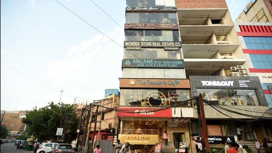 Noida traders optimistic as business picks up pace in festive season ...