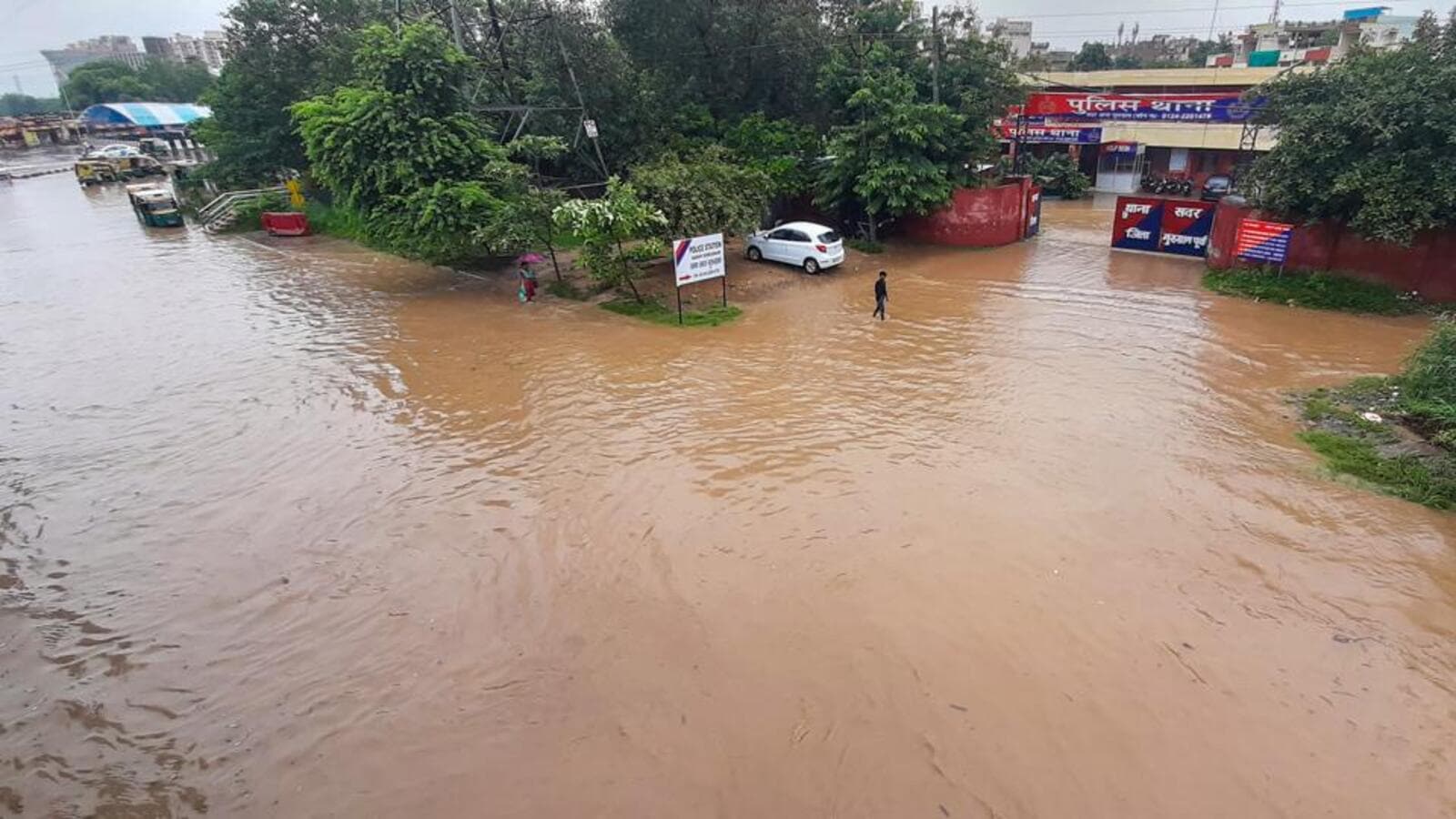 Gurugram launches 24x7 helpline to report water logging | Hindustan Times