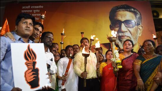 Dispute over new symbol of Uddhav Shiv Sena, Samata Party files ...