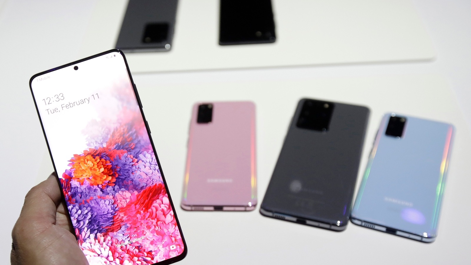 This smartphone brand beats Chinese brands, dominates festive season ...