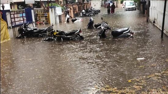 3-hr heavy rainfall disrupts normal life in Pune city | Hindustan Times