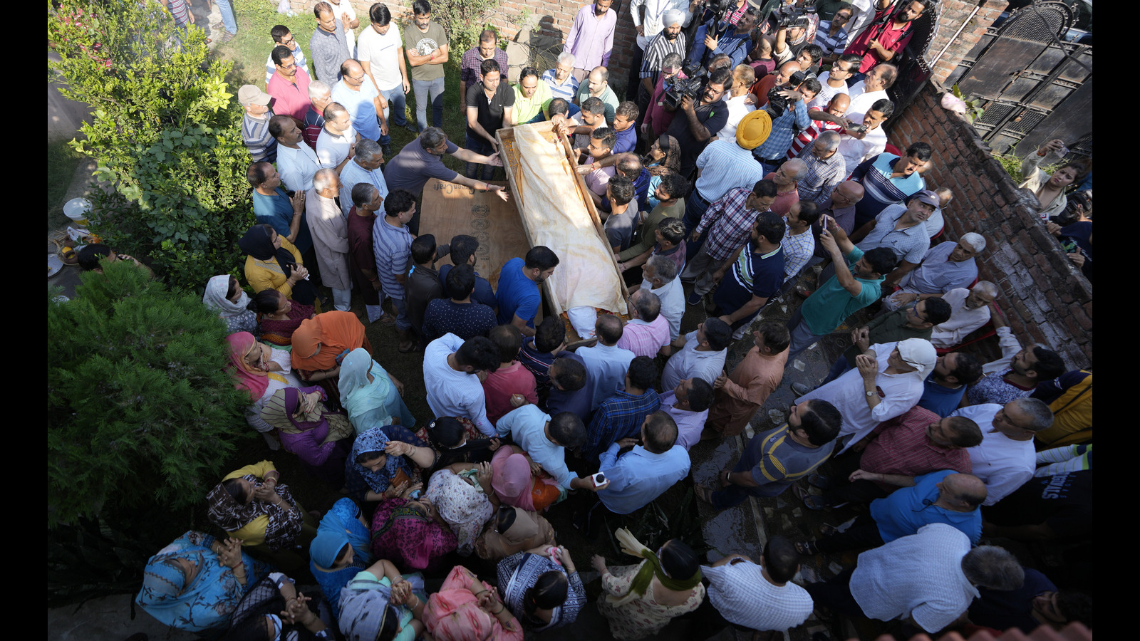 Pandits accuse Govt of failing to check targeted killings in J&K ...