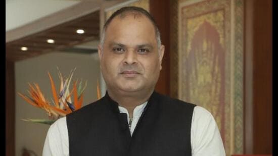 Dushyant to direct story of ‘human statue’ in Lucknow | Bollywood