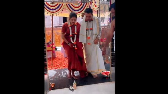 'Footballer Bahu': Bride's griha pravesh ceremony will leave you in ...