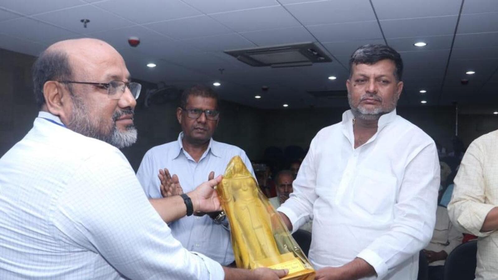 Art Day: Over 100 artworks on display in Bihar’s BLKA gallery ...