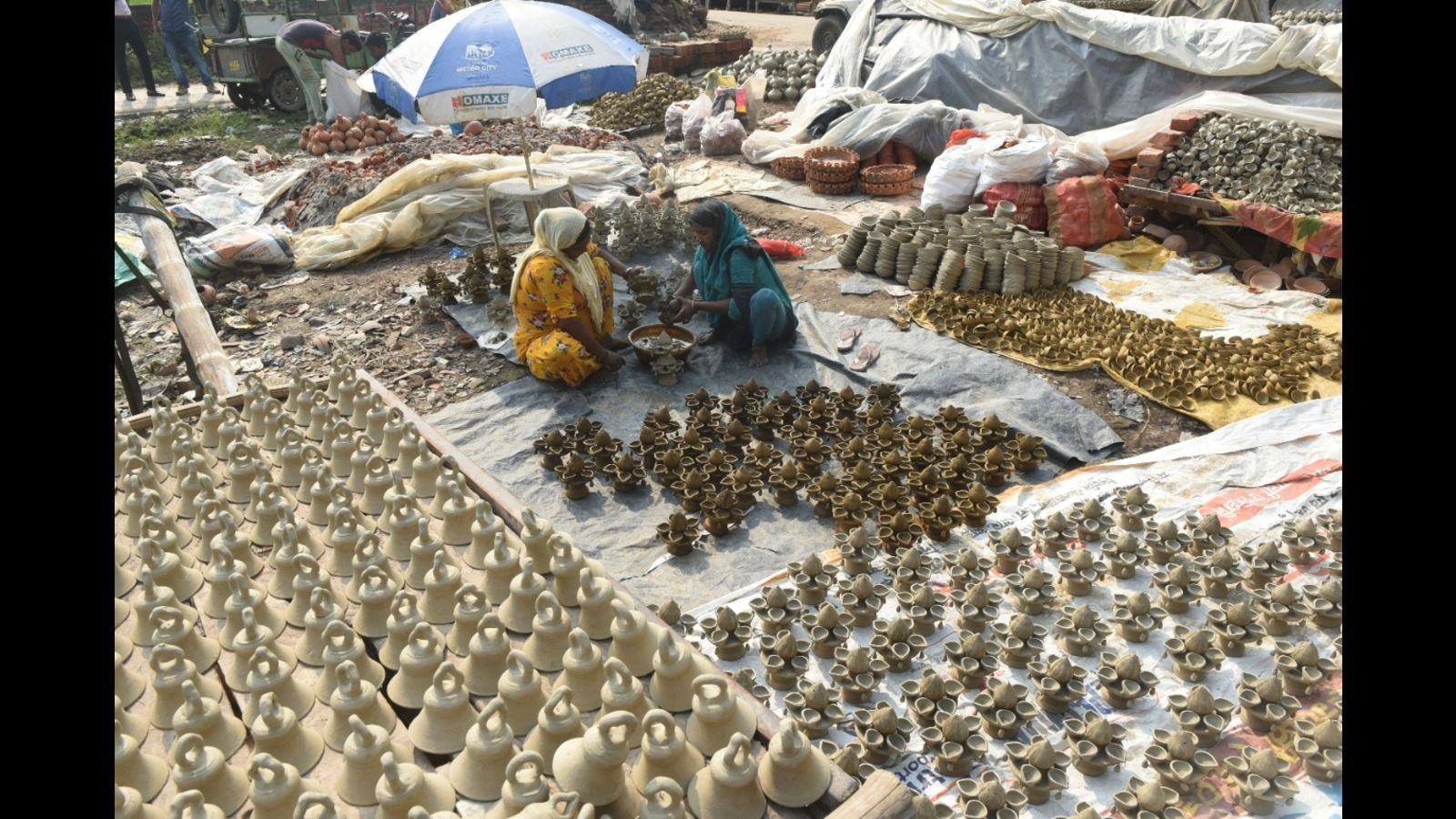Lucknow’s Diya-making family for 34 generations having trouble sourcing ...