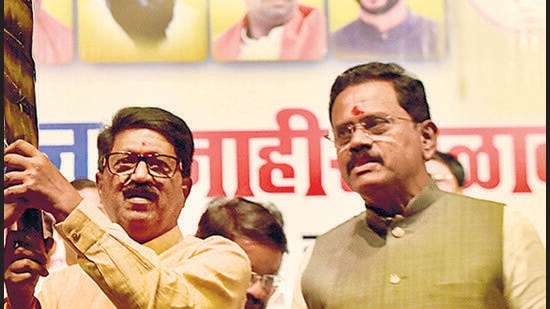 Shiv Sena leaders booked for protest against police | Mumbai news