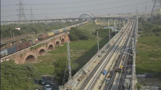 RRTS project: Viaduct for 17-km priority section in Gzb completed ...
