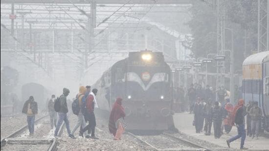 Goods train derails in Bihar, over dozen long-distance trains diverted ...
