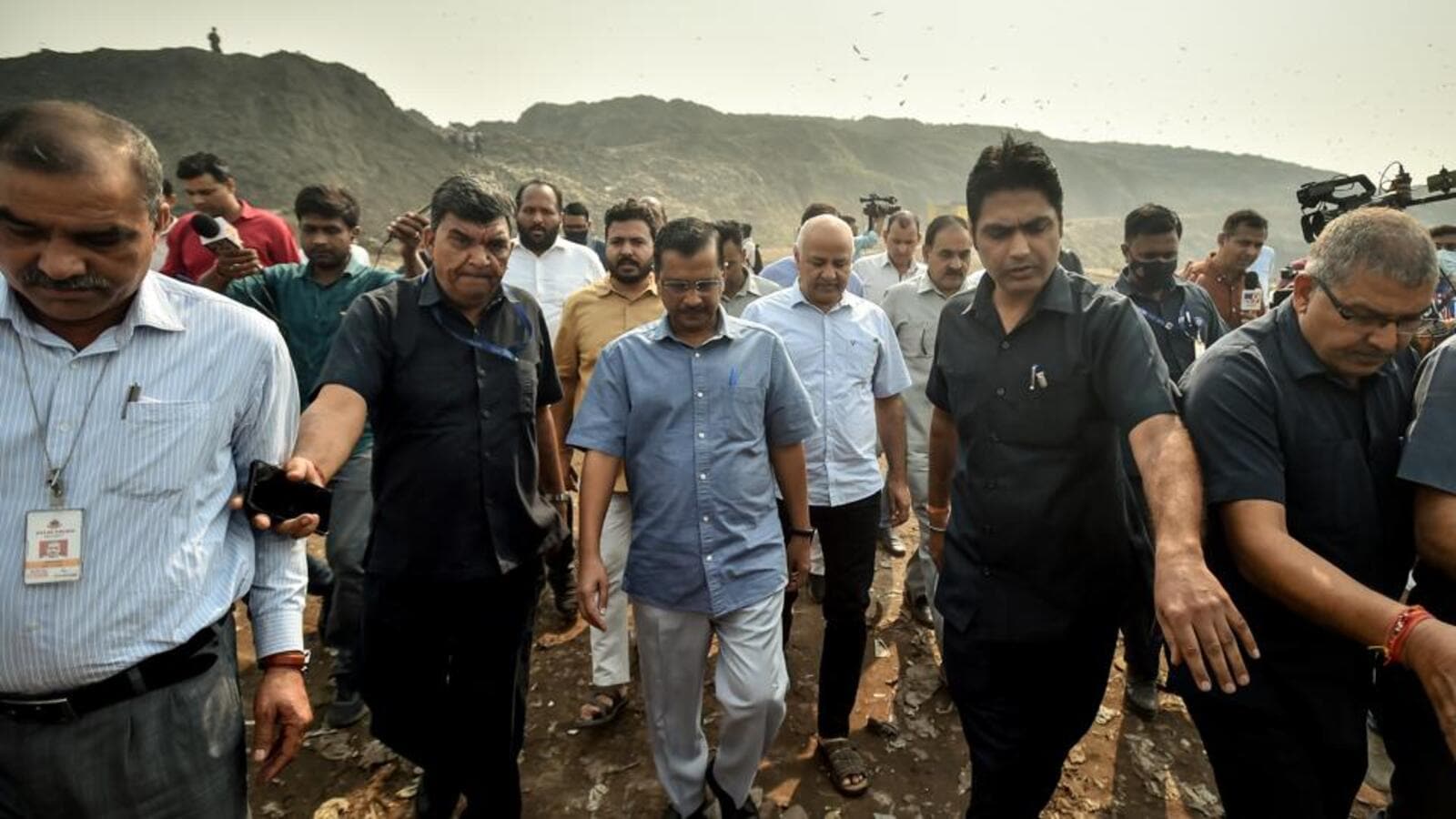 Delhi CM visits Ghazipur garbage dump, lashes out at civic body ...